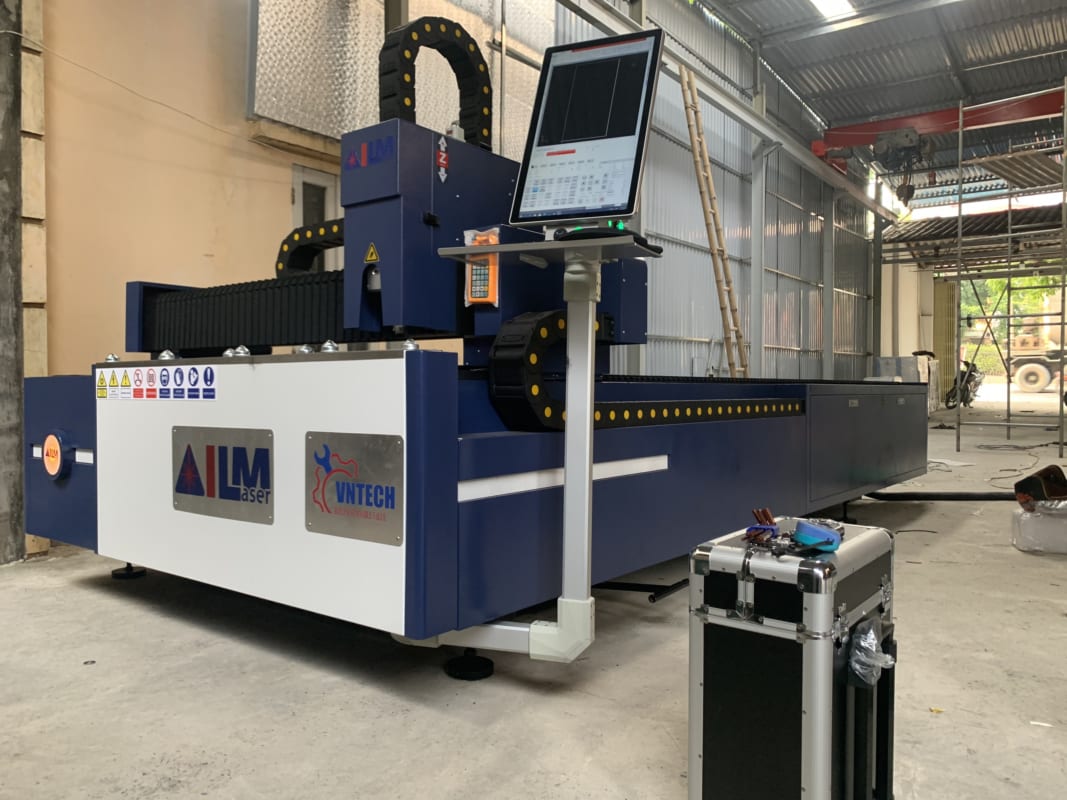 Máy cắt laser ILM3015S - VNTech